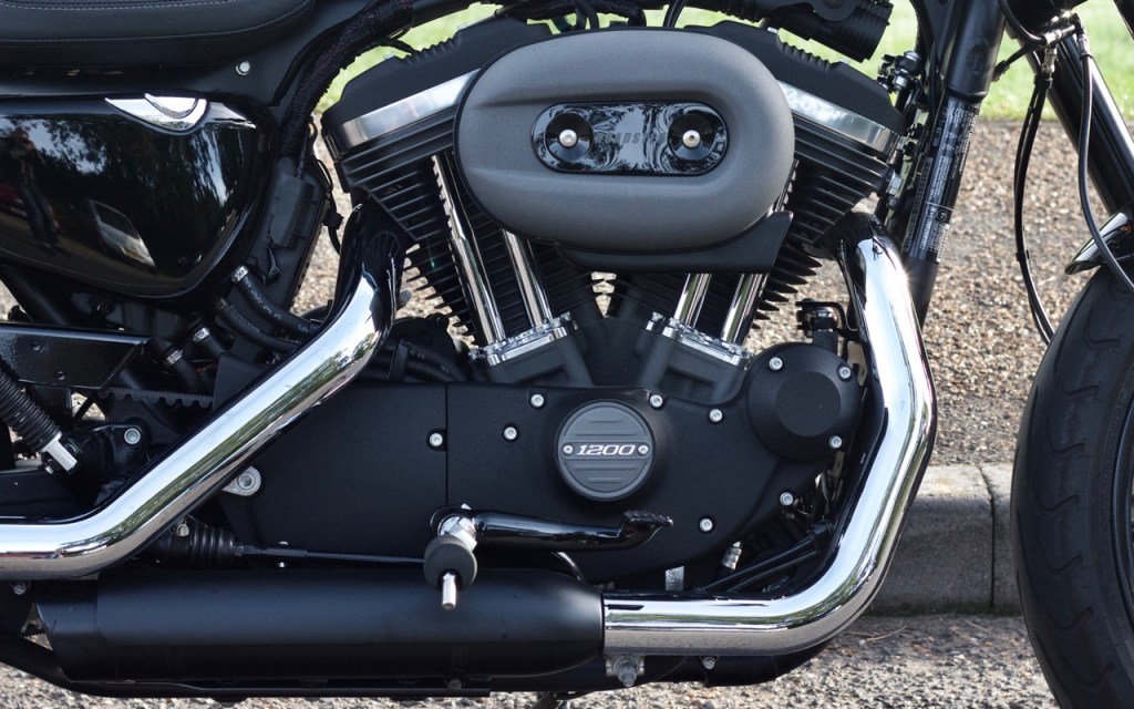 Review: 2016 Harley-Davidson 1200 Sportsters: Roadster & 1200T Superlow ...